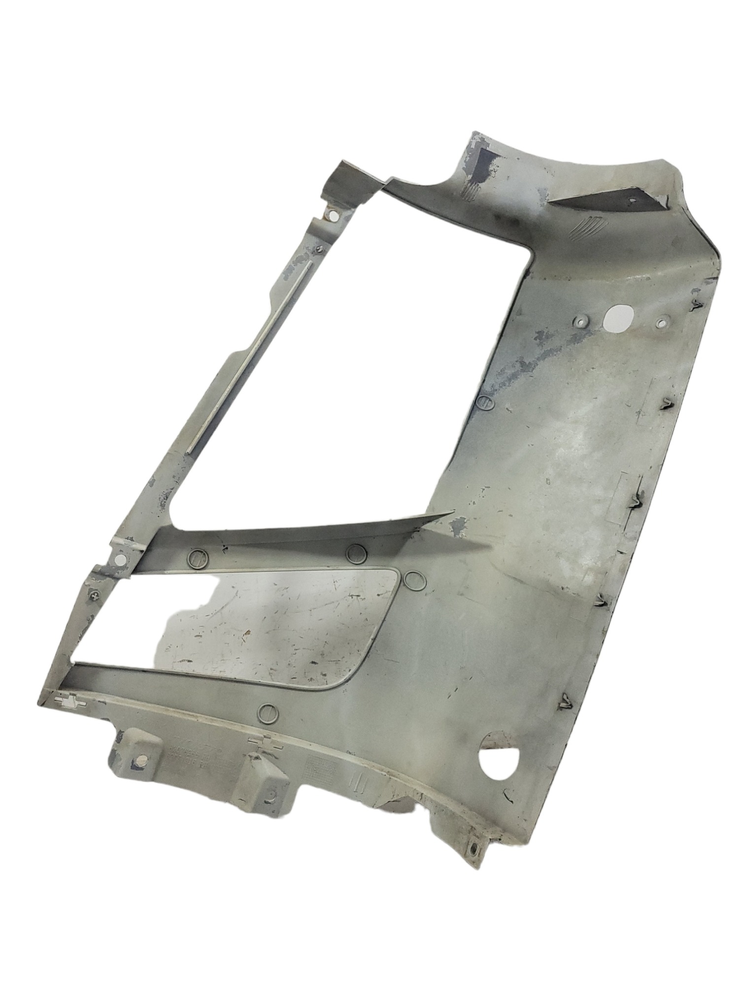 Moldura Farol Direito Volvo Fh 82076266 – Br Truck Peças