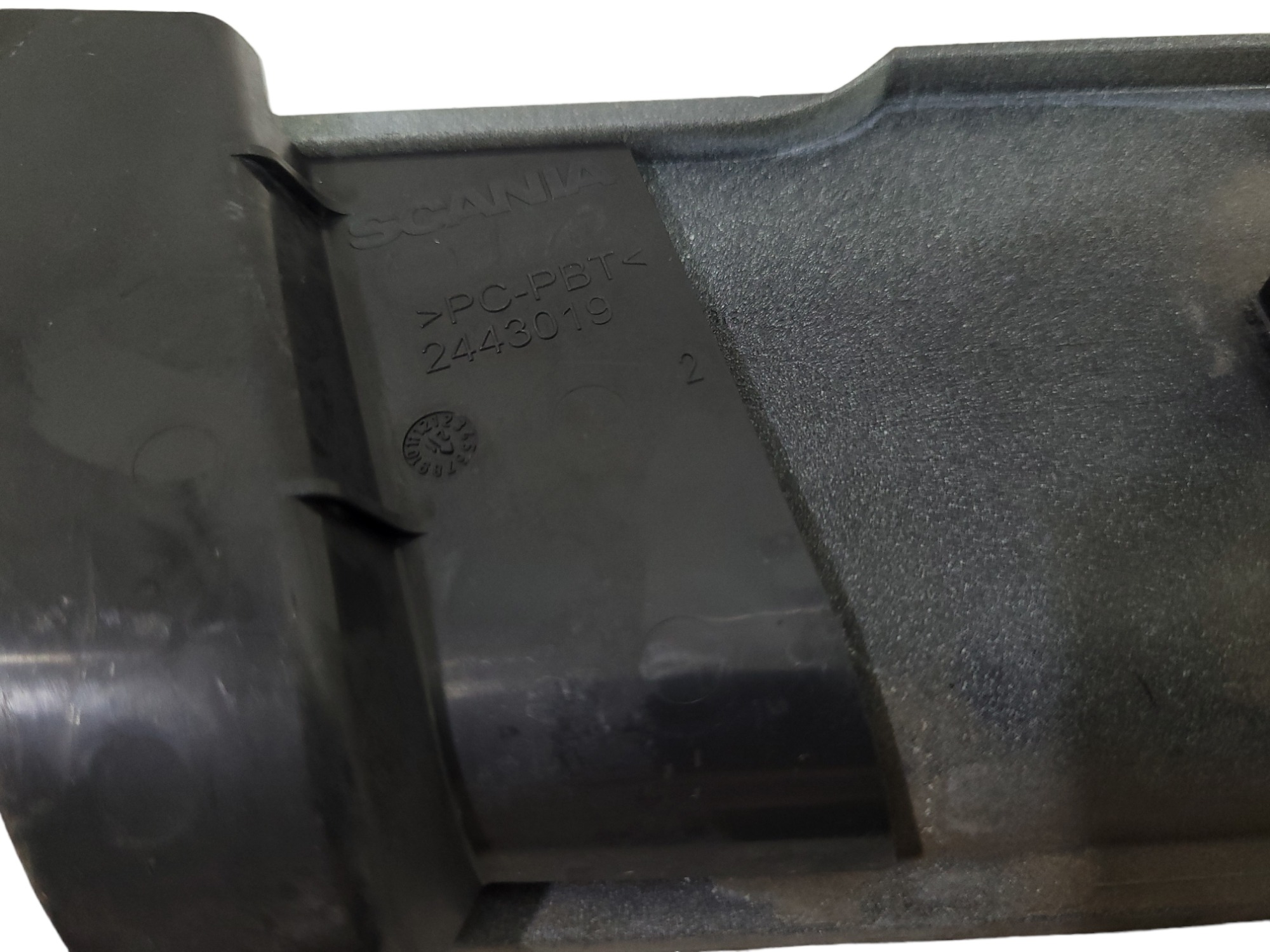 Acabamento Esquerdo Grade Frontal Scania 2443019 – Br Truck Peças